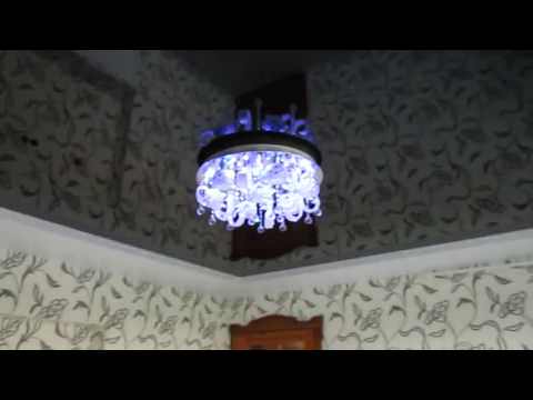 Tavan extensibil lucios cu 2 niveluri + perete extensibil din membrană PVC